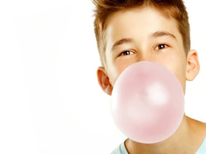 Masticar chicle: Un hábito perjudicial para la salud de los ...